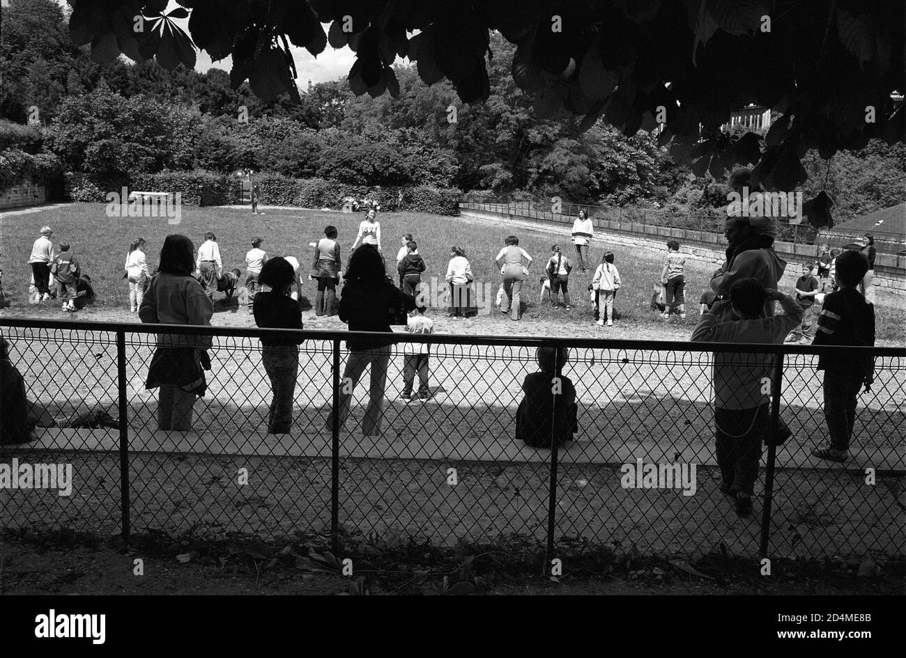 Brouette pour enfants Banque d'images noir et blanc - Alamy