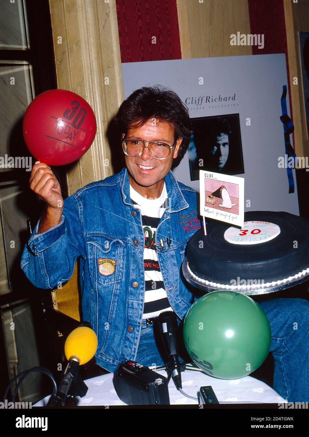 Cliff richard and olivia newton john Banque de photographies et d ...