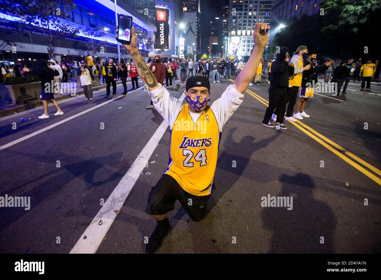 Los angeles lakers fans celebrate Banque de photographies et d’images à ...