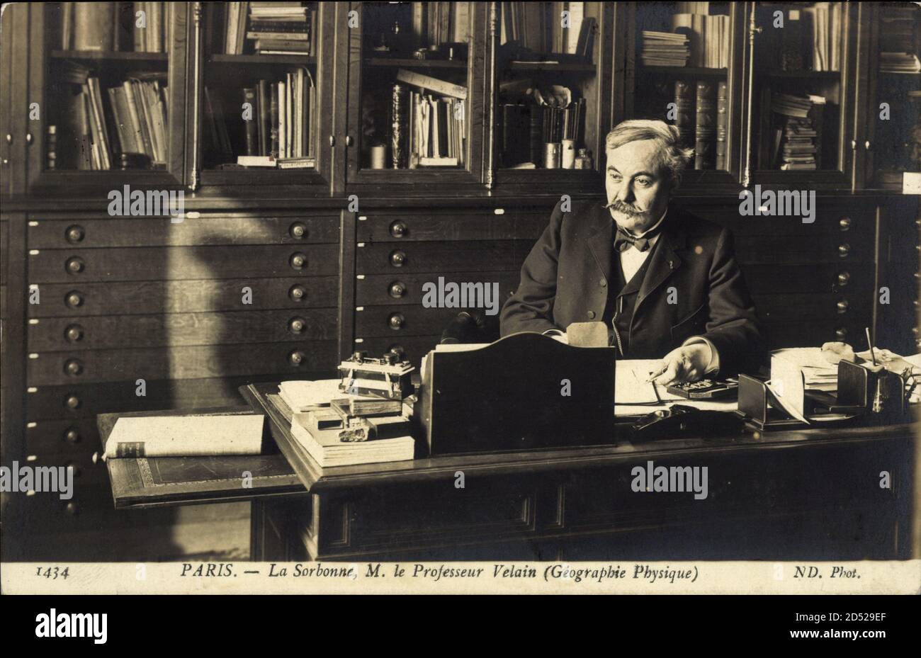 Paris, la Sorbonne, M. le professionnel Velain, Géographie physique ...