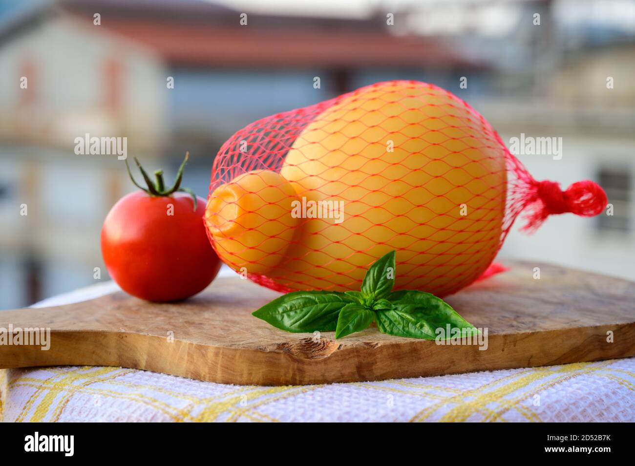 Collection de fromages, fromage italien provolone ou caciocavallo à ...