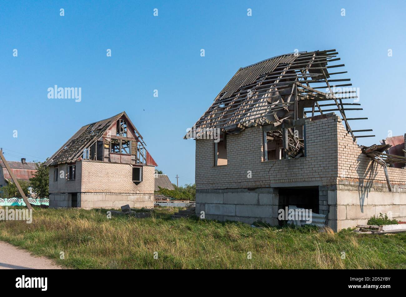 Maisons abandonnées dans un village de pêcheurs, maisons détruites dans ...