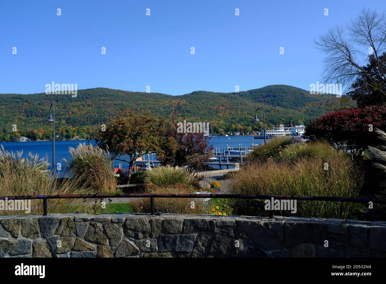 Vue sur le lac george Banque de photographies et d’images à haute ...