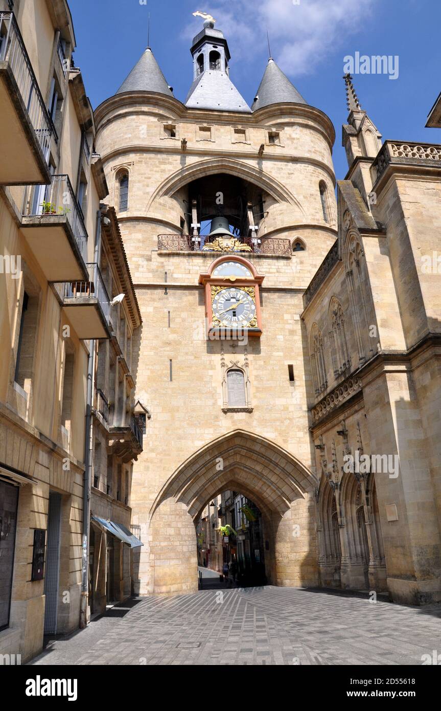 France, Aquitaine, Bordeaux, porte de la grosse cloche, cette tour est ...