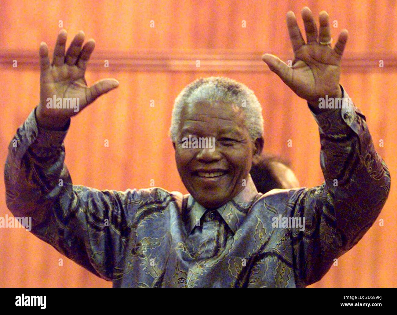 Nelson mandela crowd visit Banque de photographies et d’images à haute ...