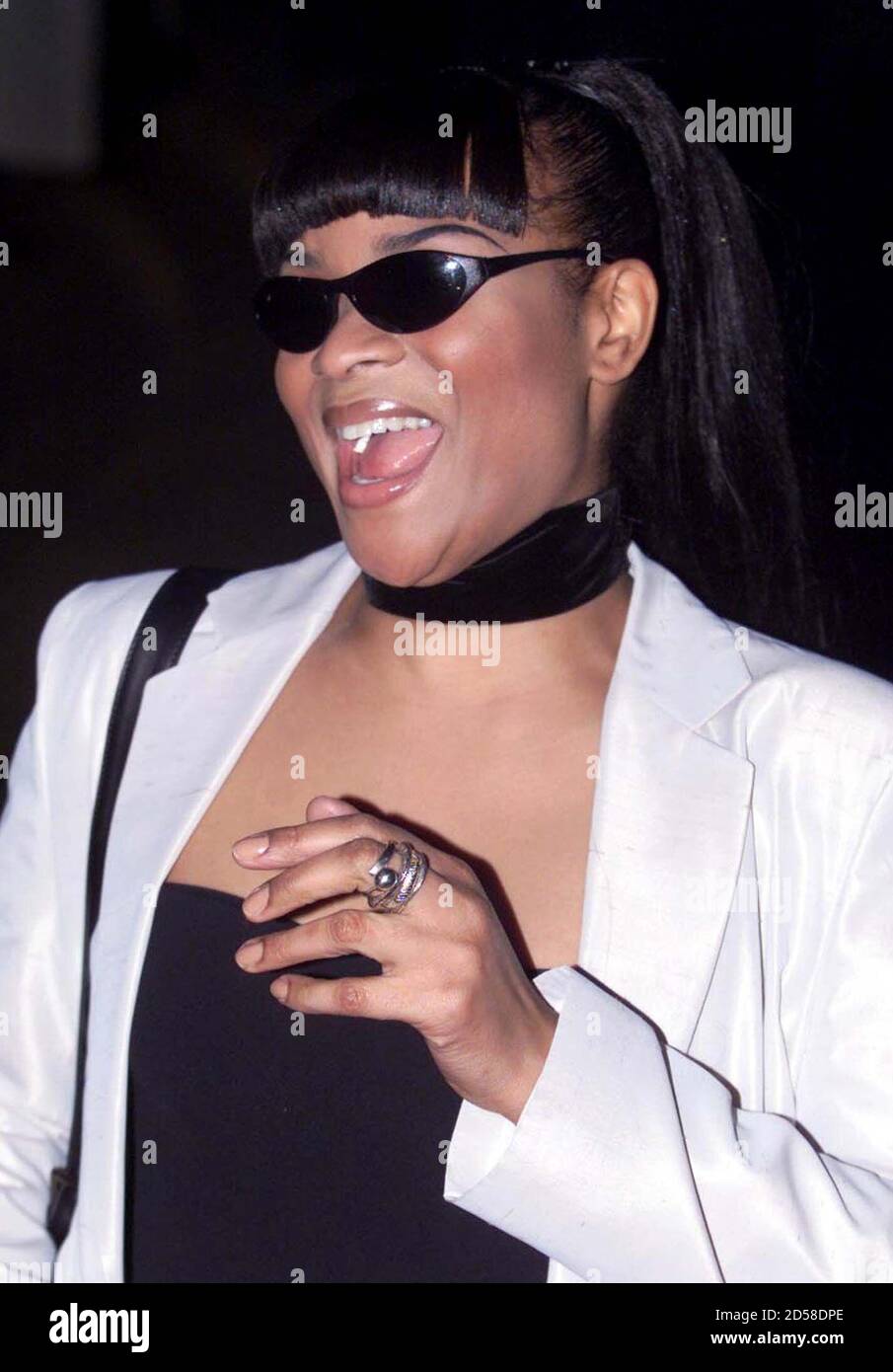 La chanteuse gabrielle arrive Banque de photographies et d’images à ...