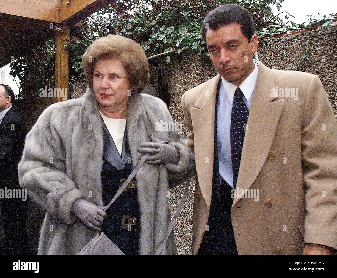 The wife of general augusto pinochet Banque de photographies et d ...