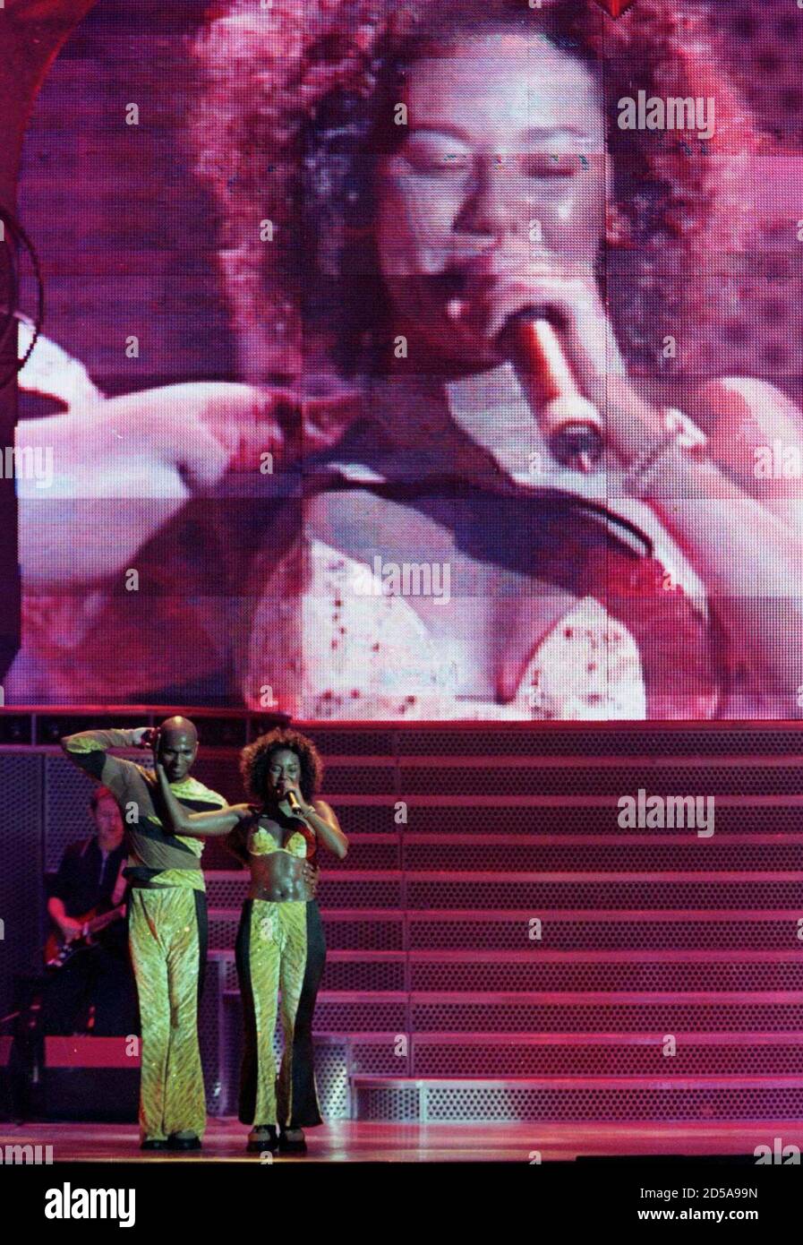 Geri Halliwell Spice Girls Performs Banque d'image et photos - Alamy