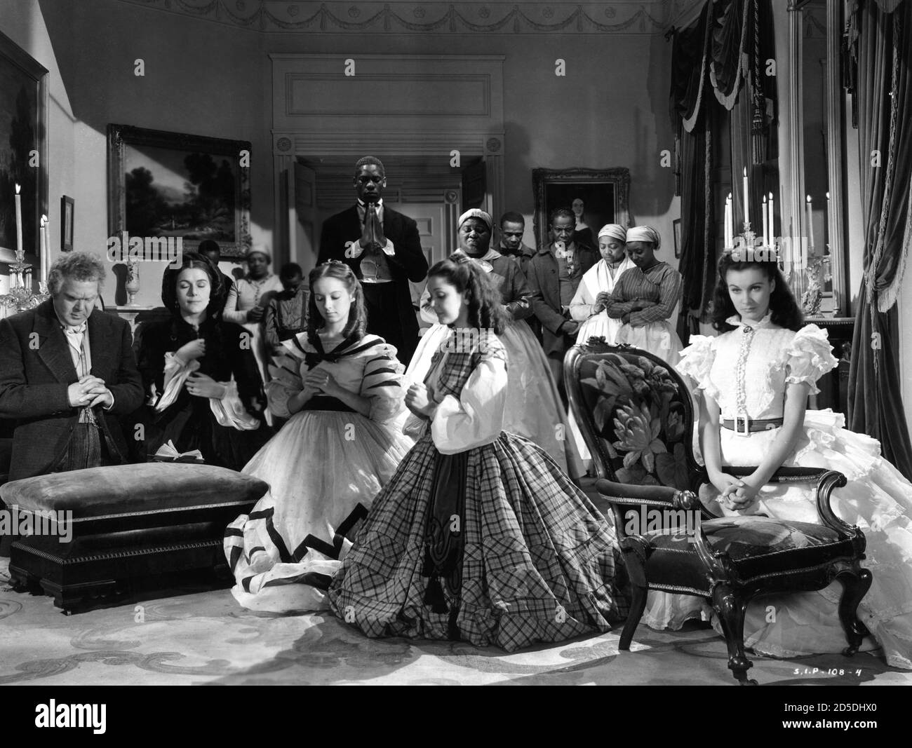 THOMAS MITCHELL BARBARA O'NEIL EVELYN KEYES OSCAR POLK ANN RUTHERFORD HATTIE McDaniel et VIVIEN ...