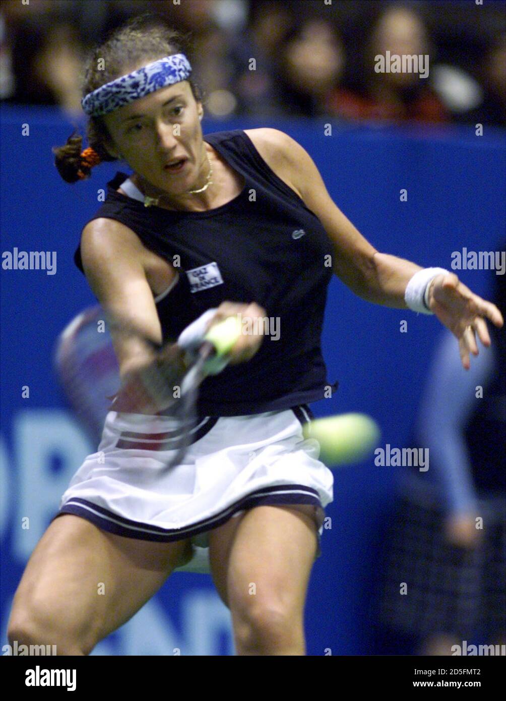 Sandrine Testud de France retourne une main de front contre Katarina ...