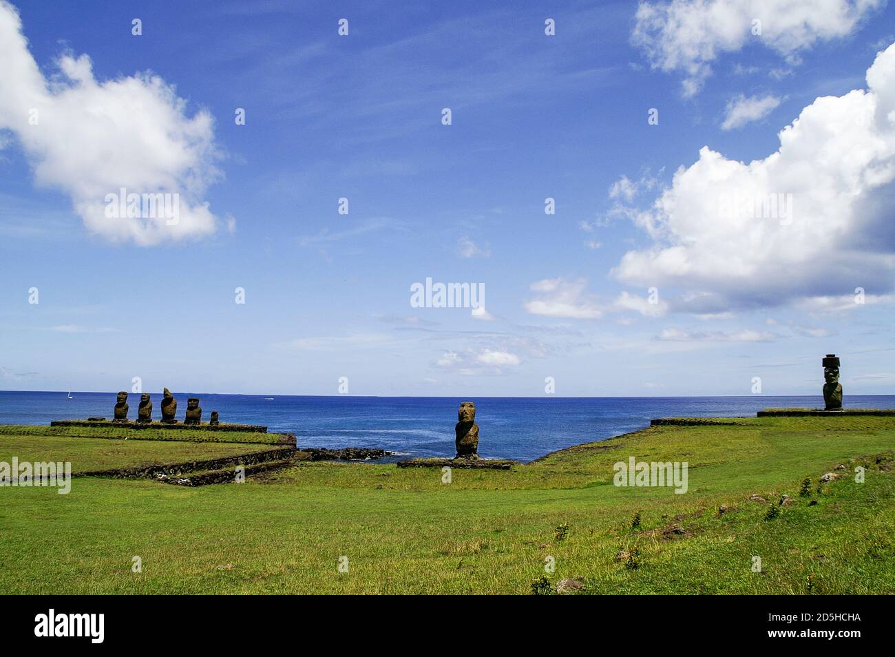 7 moai Banque de photographies et d’images à haute résolution - Alamy