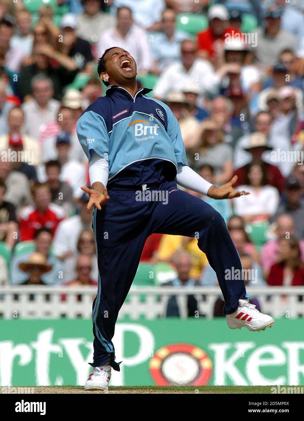 Le Nayan Doshi des Lions de Surrey célèbre le cricket du Lancashire ...