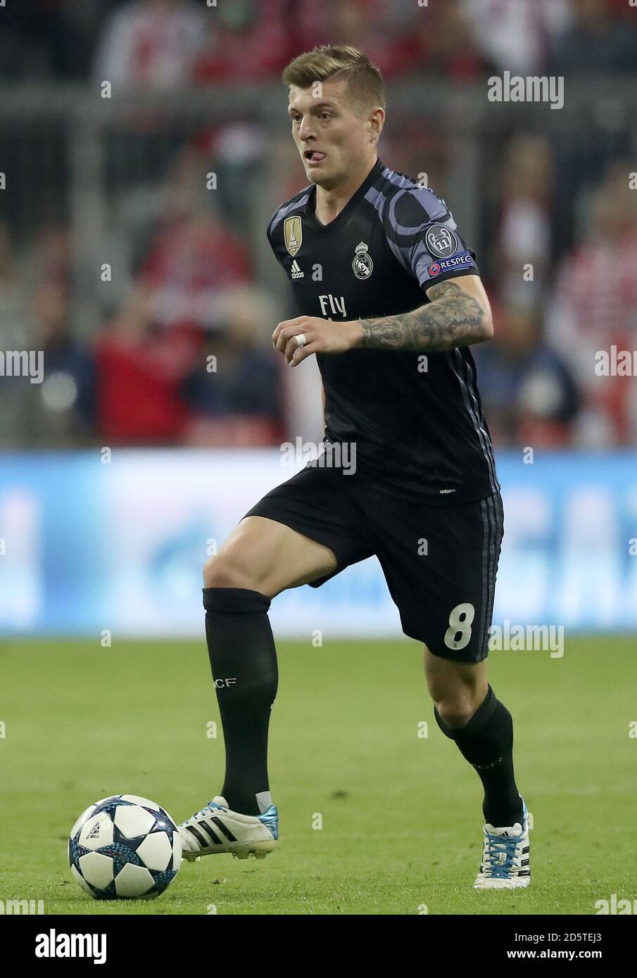 Toni kroos pleine longueur Banque de photographies et d’images à haute ...