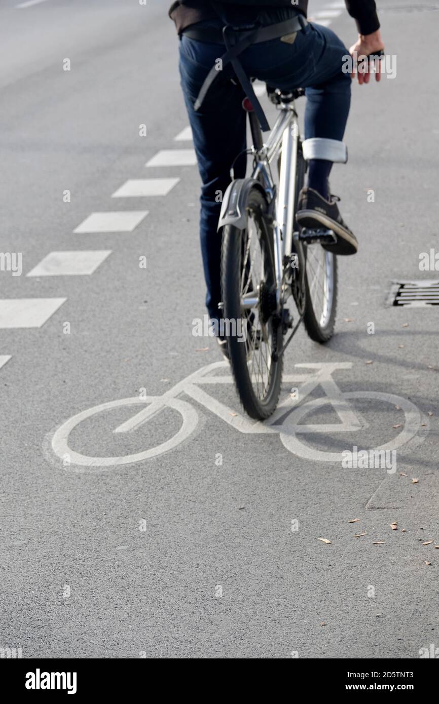 Pictogramme d'une piste cyclable Banque de photographies et d’images à ...