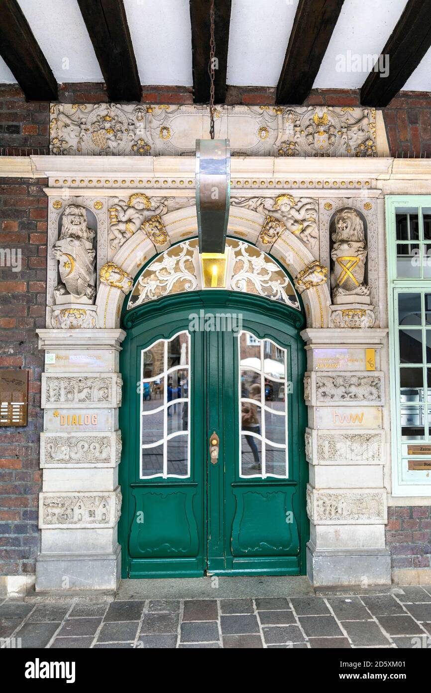 Porte verte Banque de photographies et d’images à haute résolution - Alamy