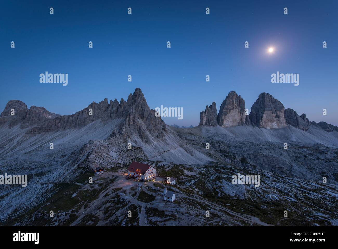 Rifugio antonio locatelli la nuit Banque de photographies et d’images à ...