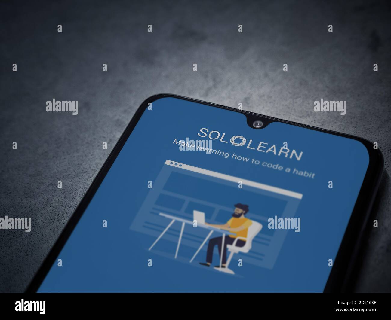 LOD, Israël - 8 juillet 2020 : SoloLearn - écran de lancement de l ...