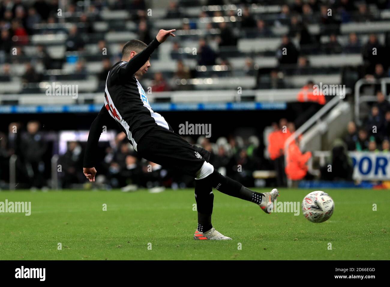 Scores de newcastle uniteds miguel almiron Banque de photographies et d ...