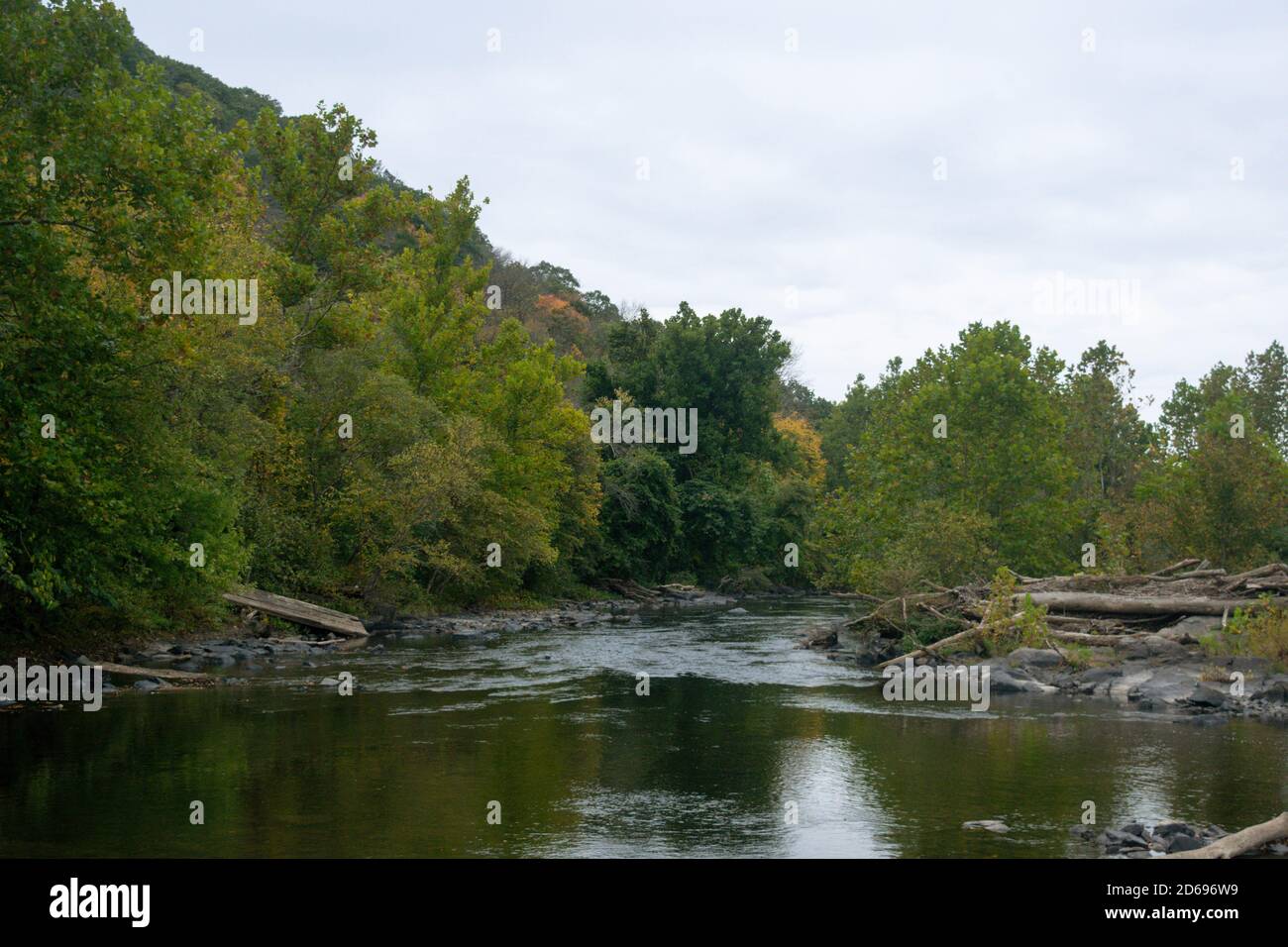 Automne le long du fleuve delaware Banque de photographies et d’images à haute résolution - Alamy