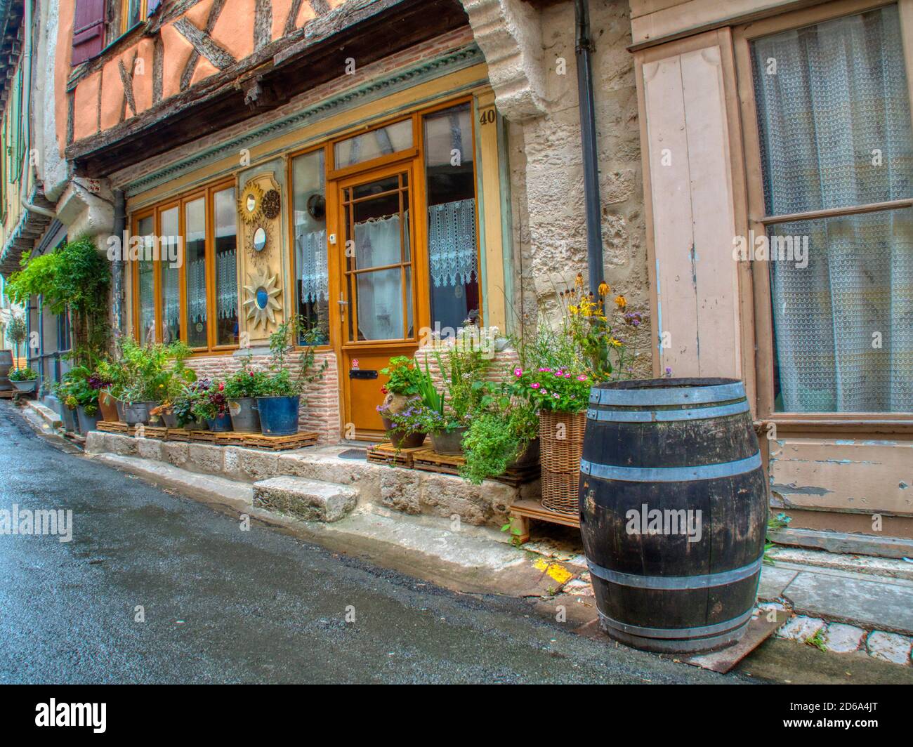 Issigeac village Banque de photographies et d’images à haute résolution ...