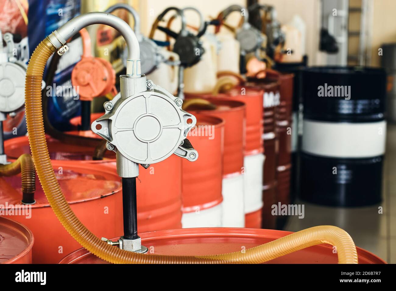 Barils de lubrifiants industriels Banque de photographies et d’images à ...