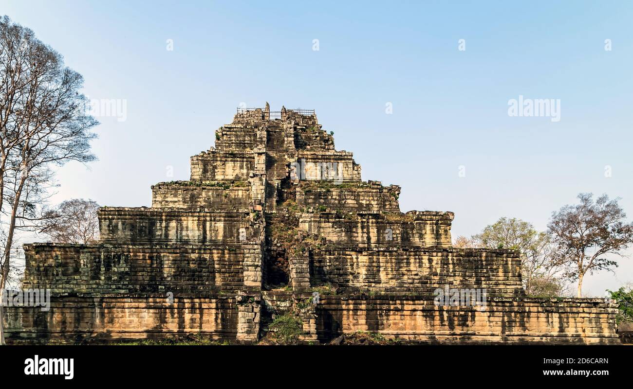 Prasat Thom Koh Ker Temple sept niveaux ancienne Pyramide perdue ville ...
