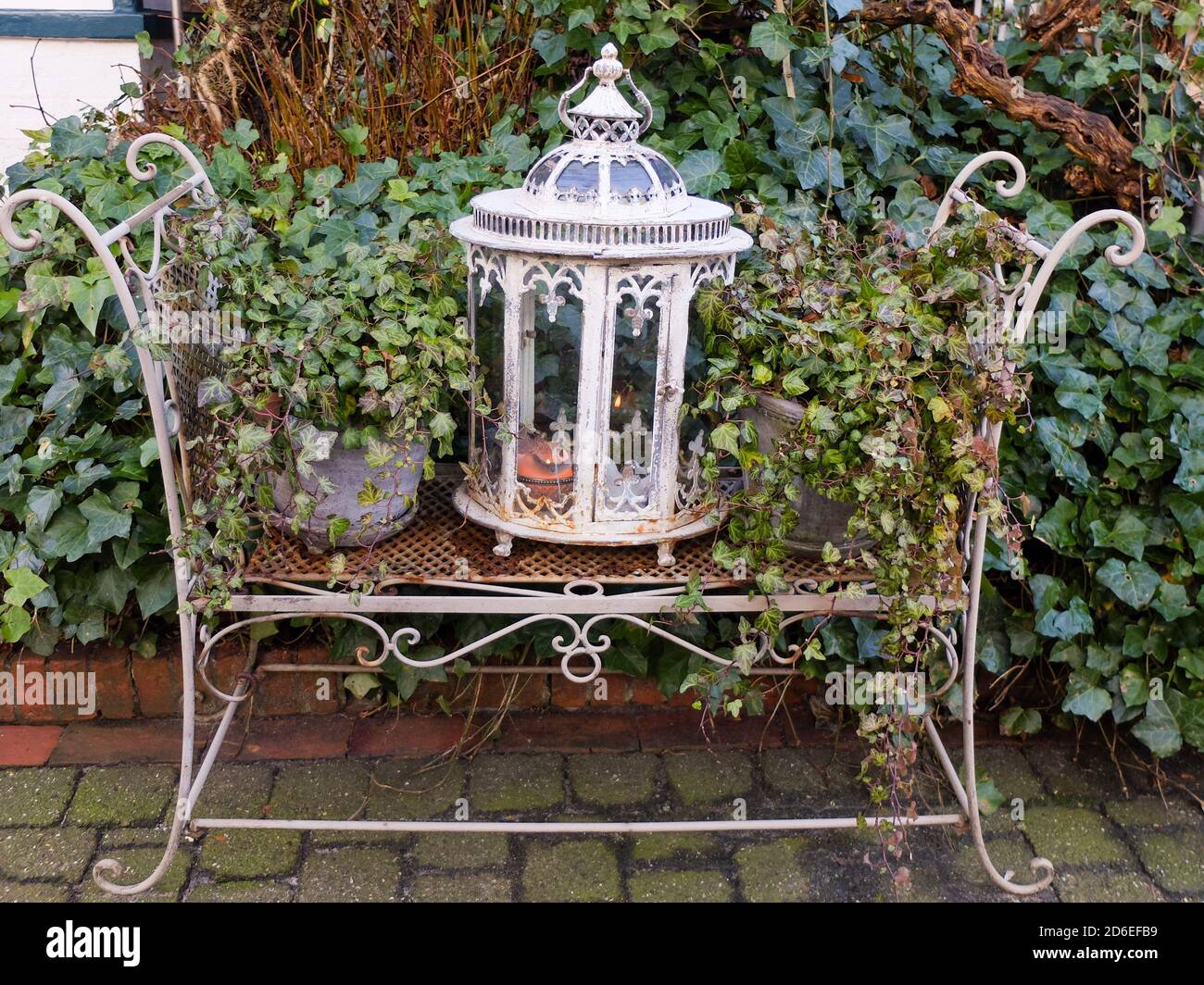 Banc nostalgique Banque de photographies et d’images à haute résolution - Alamy