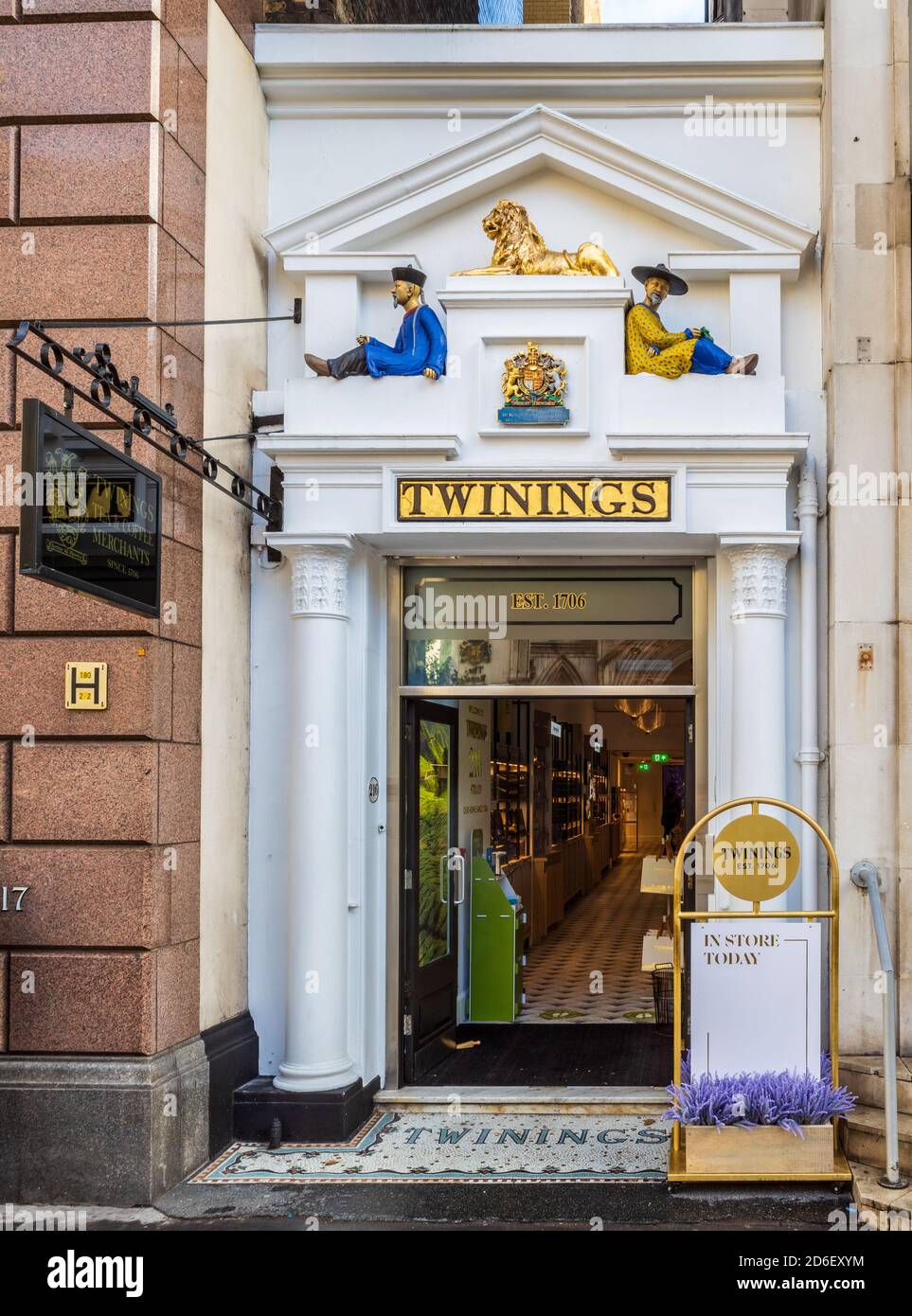 Twinings London - magasin de thé historique Twinings Tea sur 216 The ...