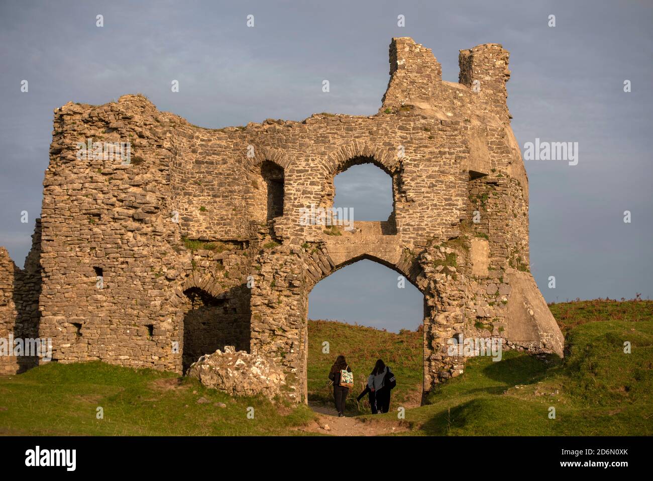 Ruines du château de pennard Banque de photographies et d’images à ...