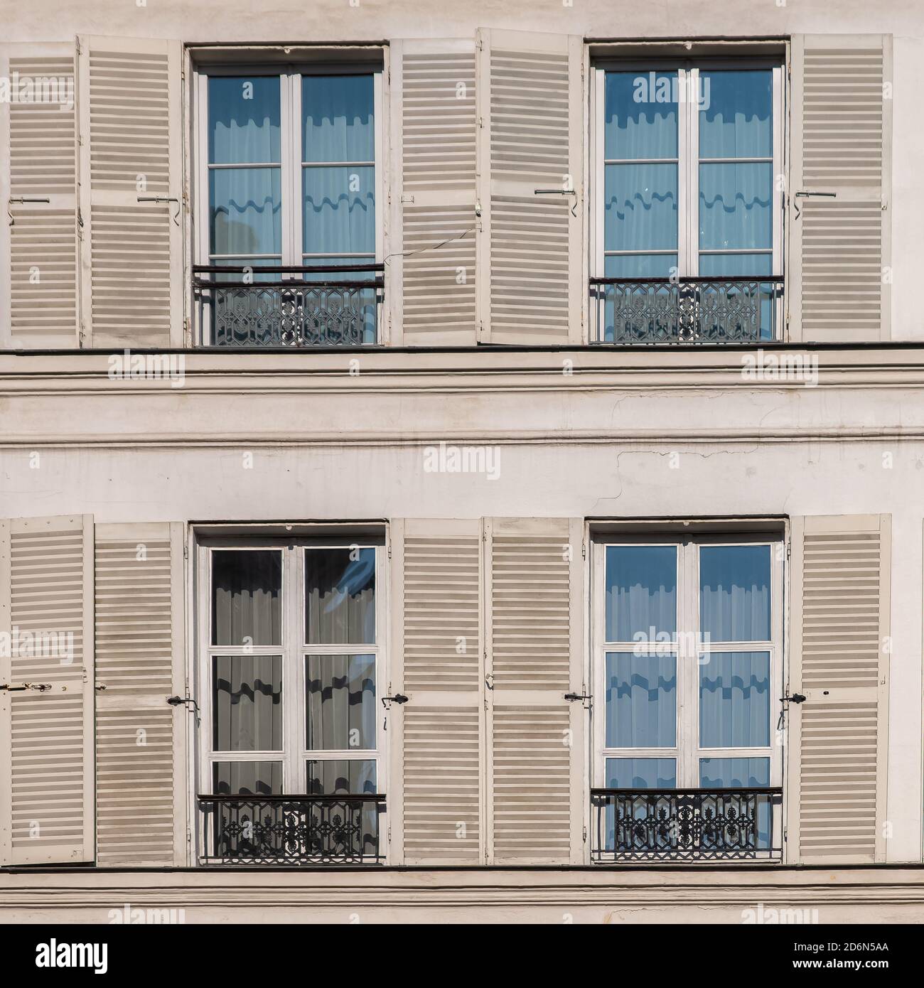 Paris, façades et rue typiques, beaux bâtiments de la République Photo ...