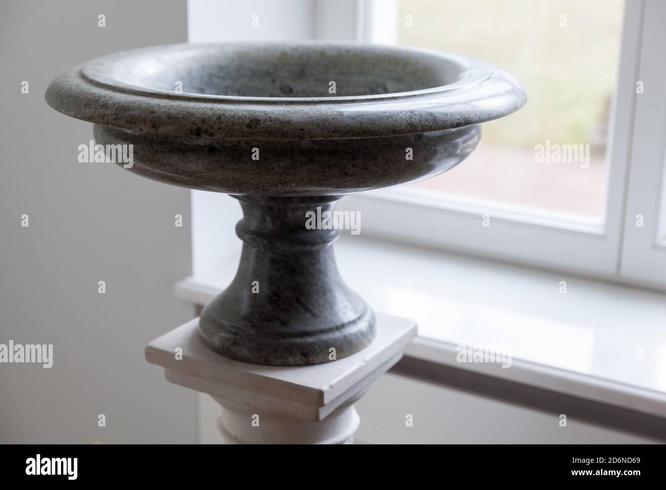 Vase en pierre blanche Banque de photographies et d’images à haute ...