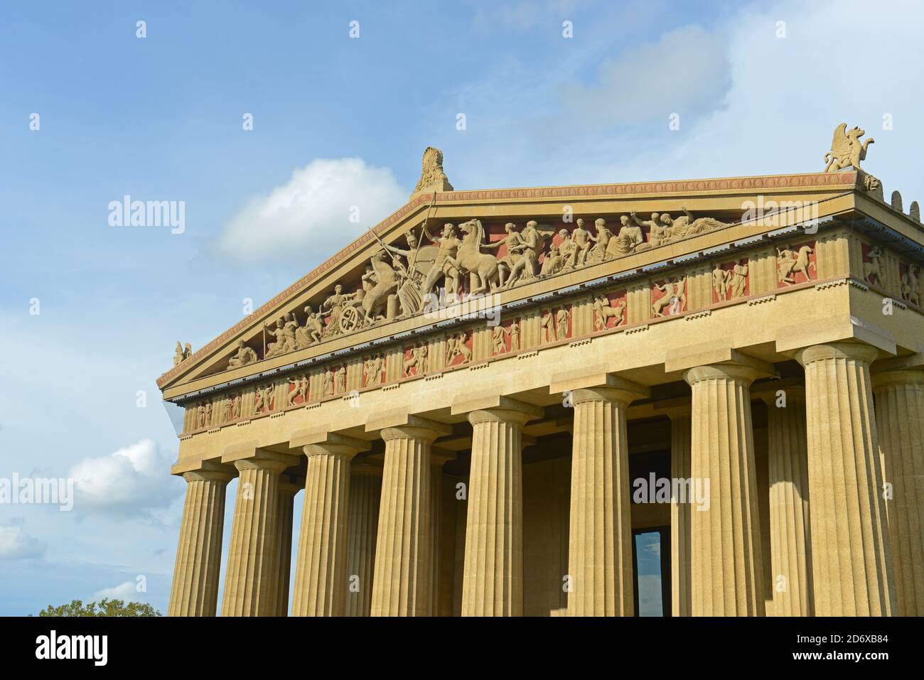 Parthenon est une réplique à grande échelle de Parthenon à Athènes ...