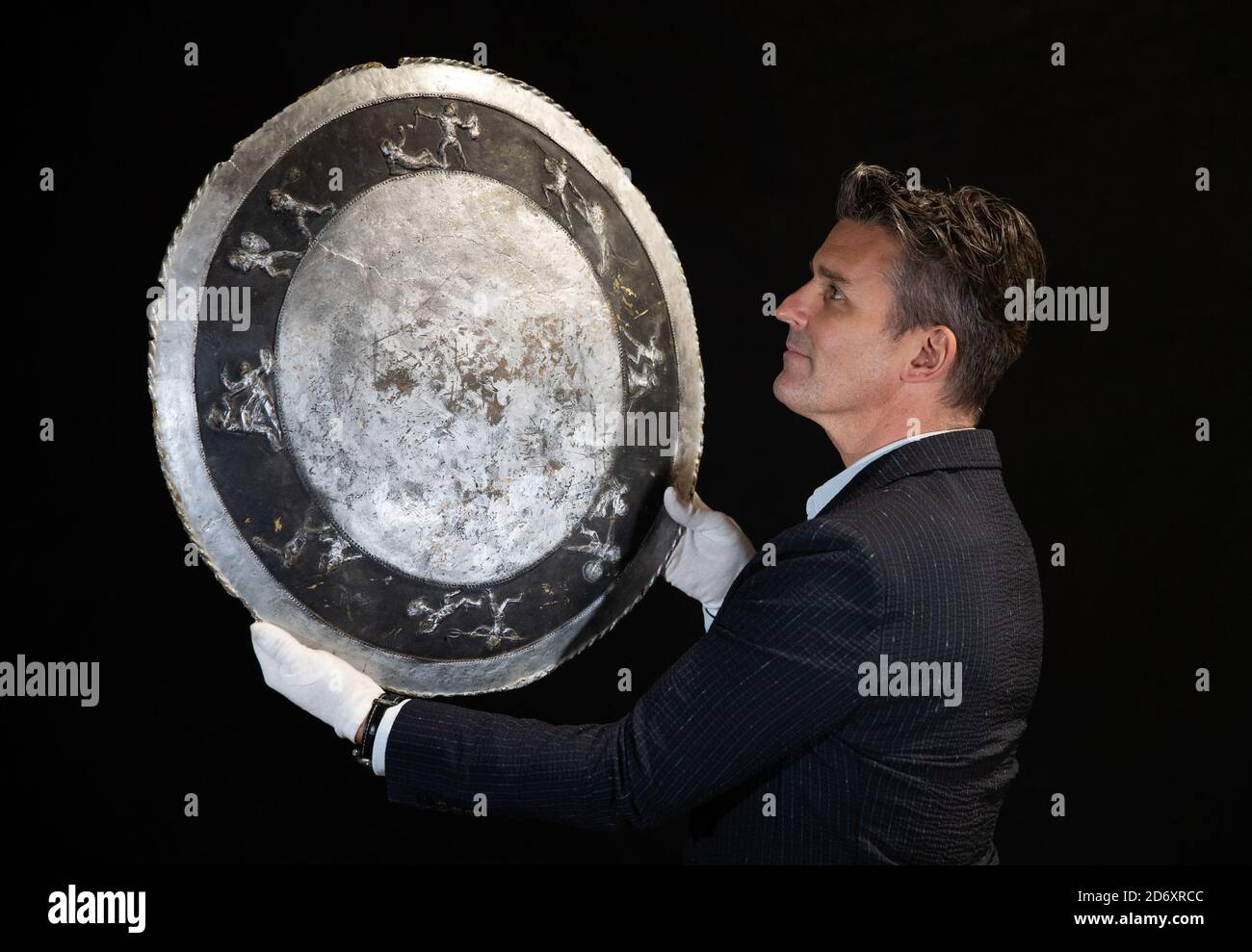 Stephen Lane, PDG de Prop Store, détient Maximus (Russell Crowe), le ...