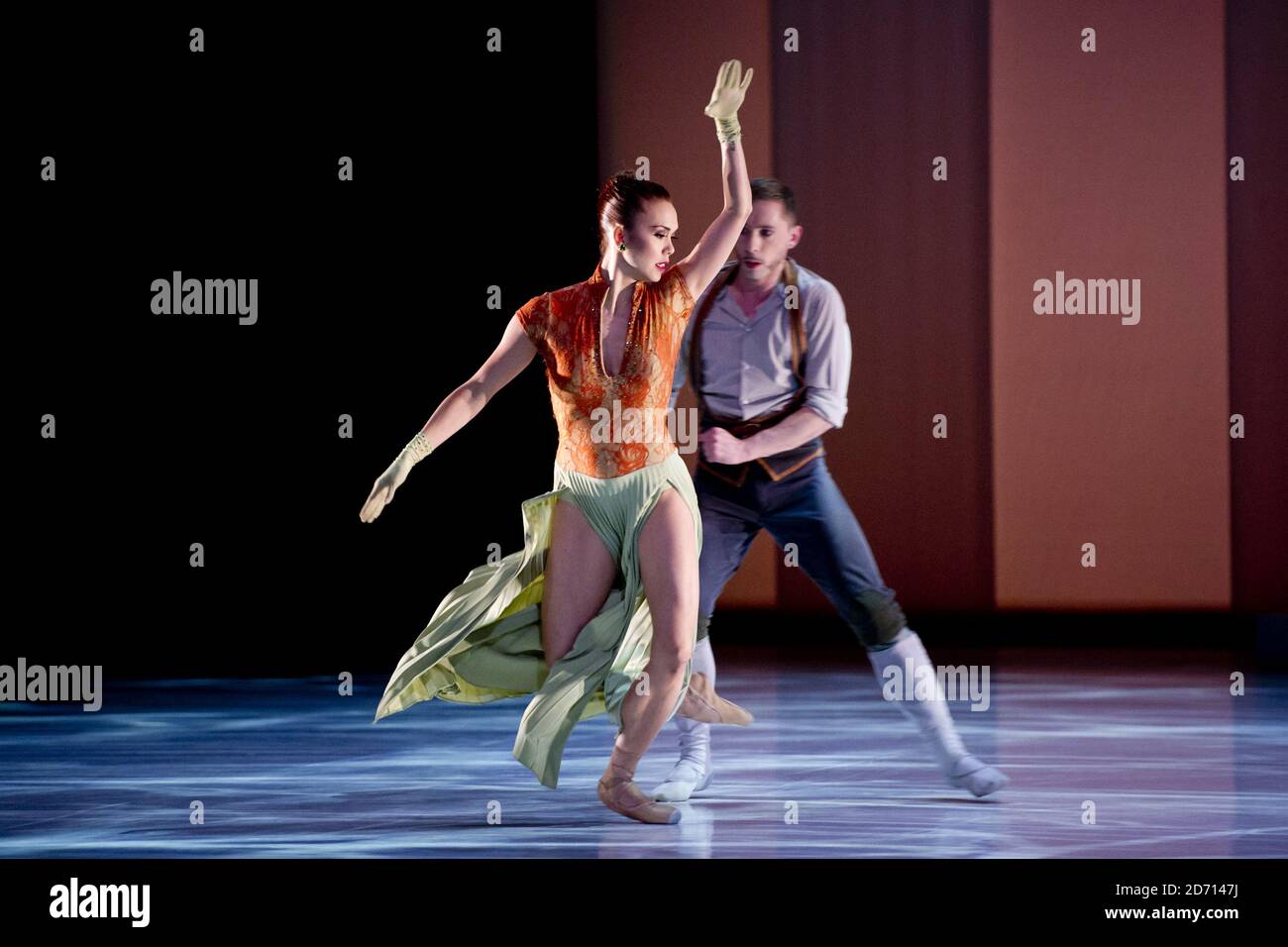 Perfmormers des Ballets de Monte Carlo répète lac, une interprétation ...