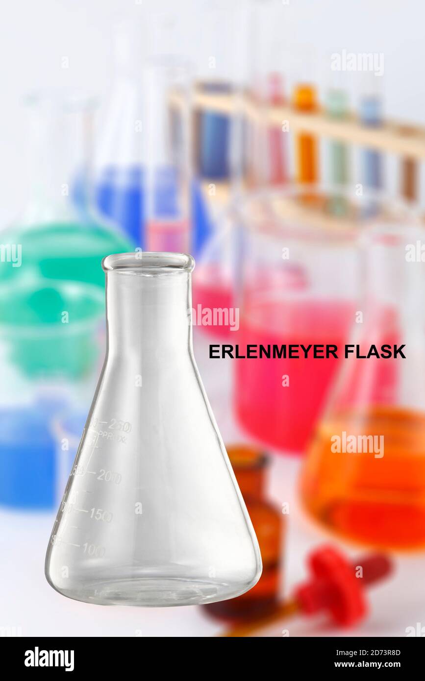 Flacon de laboratoire chimique avec flacon Erlenmeyer liquide (vide ...