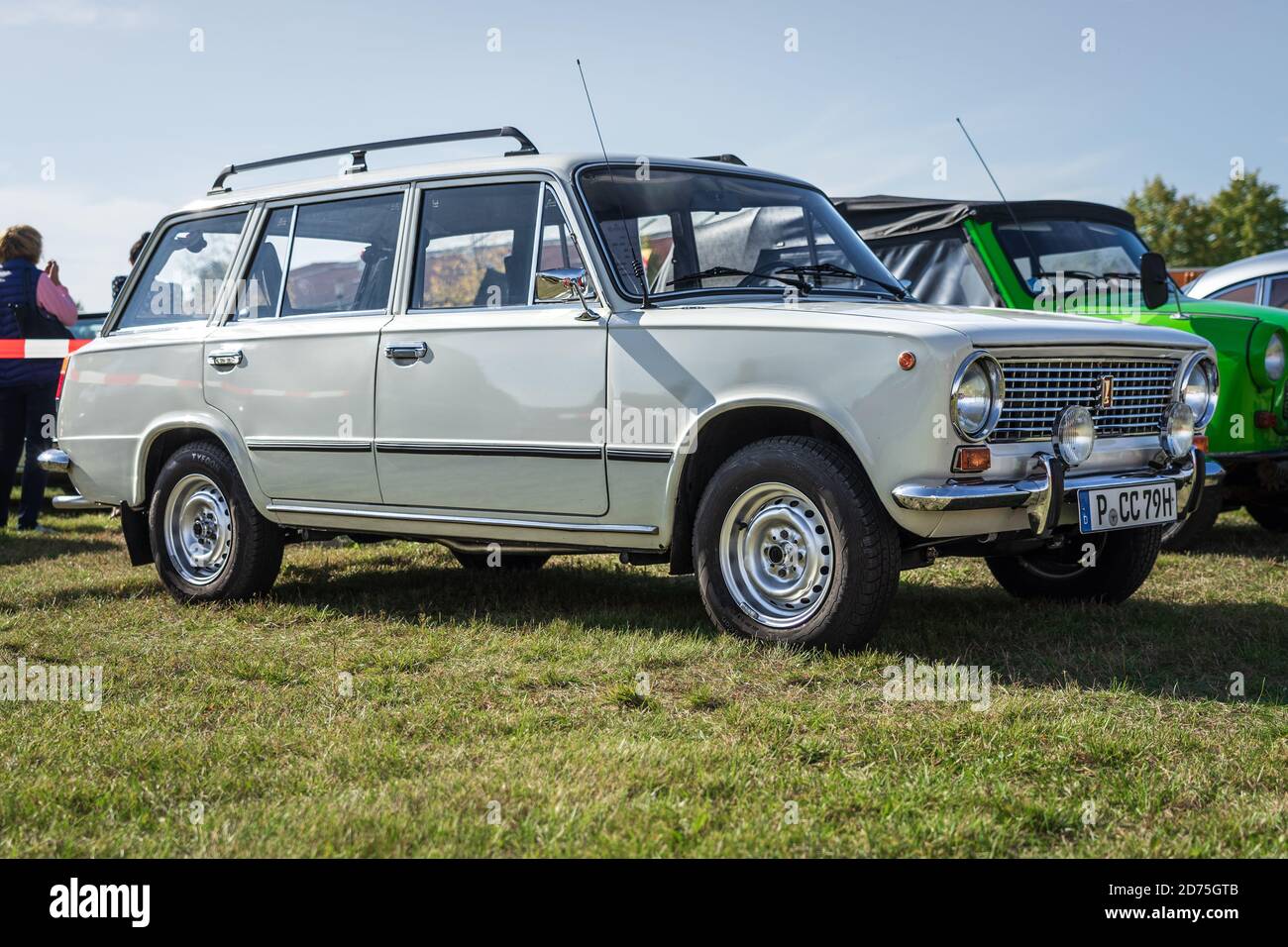 Voiture lada break Banque de photographies et d’images à haute ...