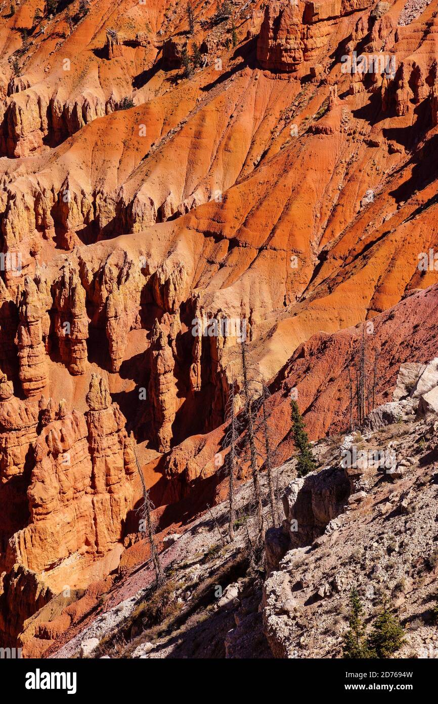 Détails, pinnacles et oodoos de grès Navajo rouge dans les canyons du ...