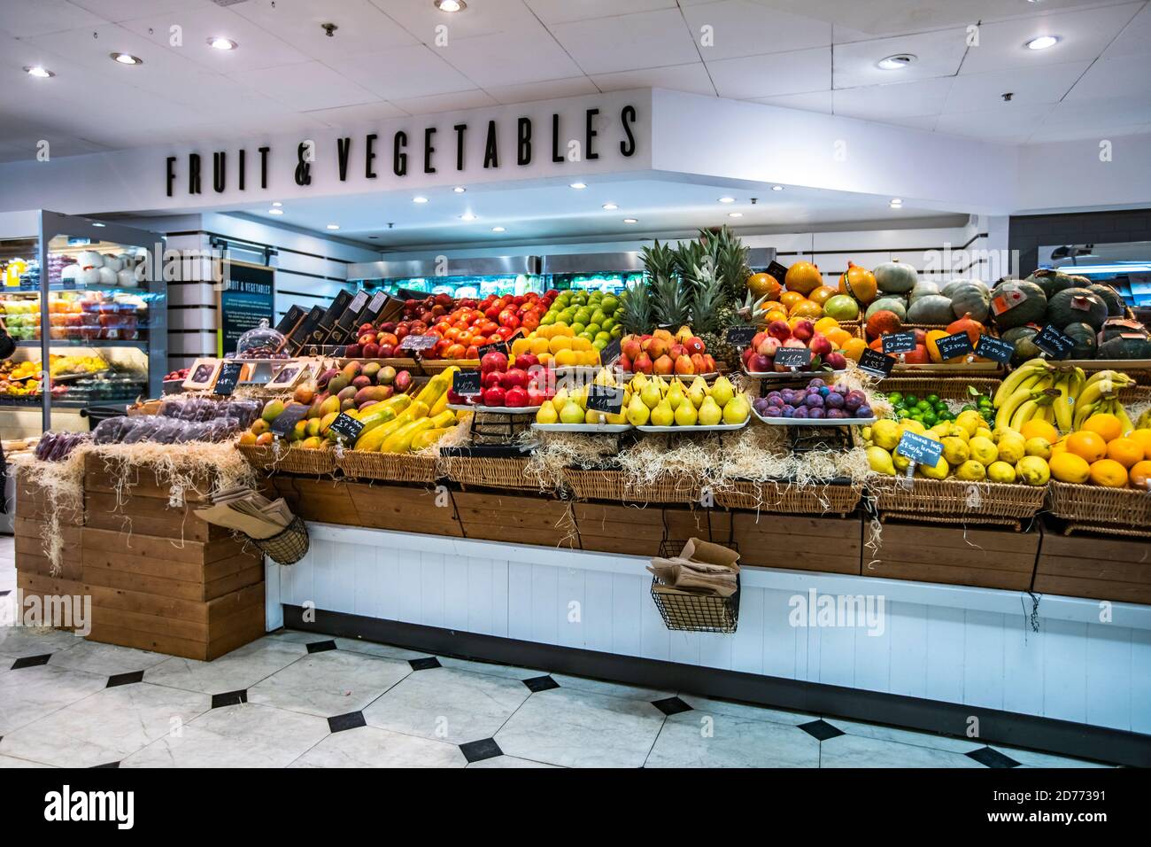 The food hall selfridges vegetables Banque de photographies et d’images ...