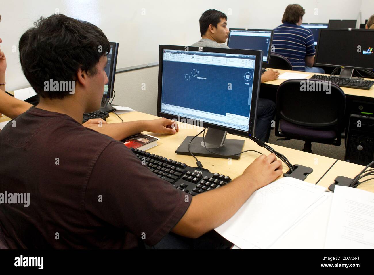 Teen computer lab boys school Banque de photographies et d’images à ...
