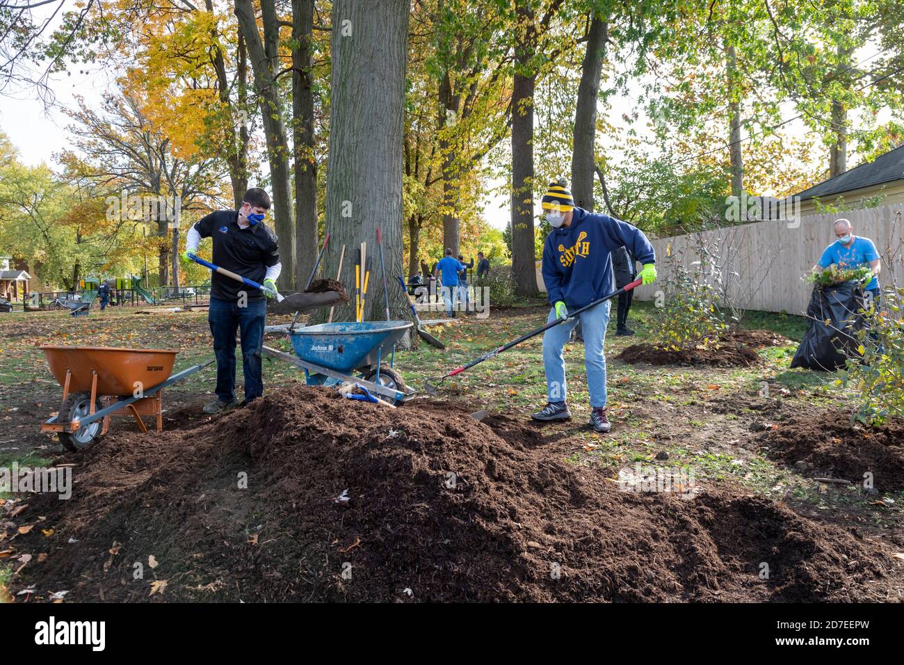 Detroit, Michigan - les bénévoles de CooperStandard installent des ...