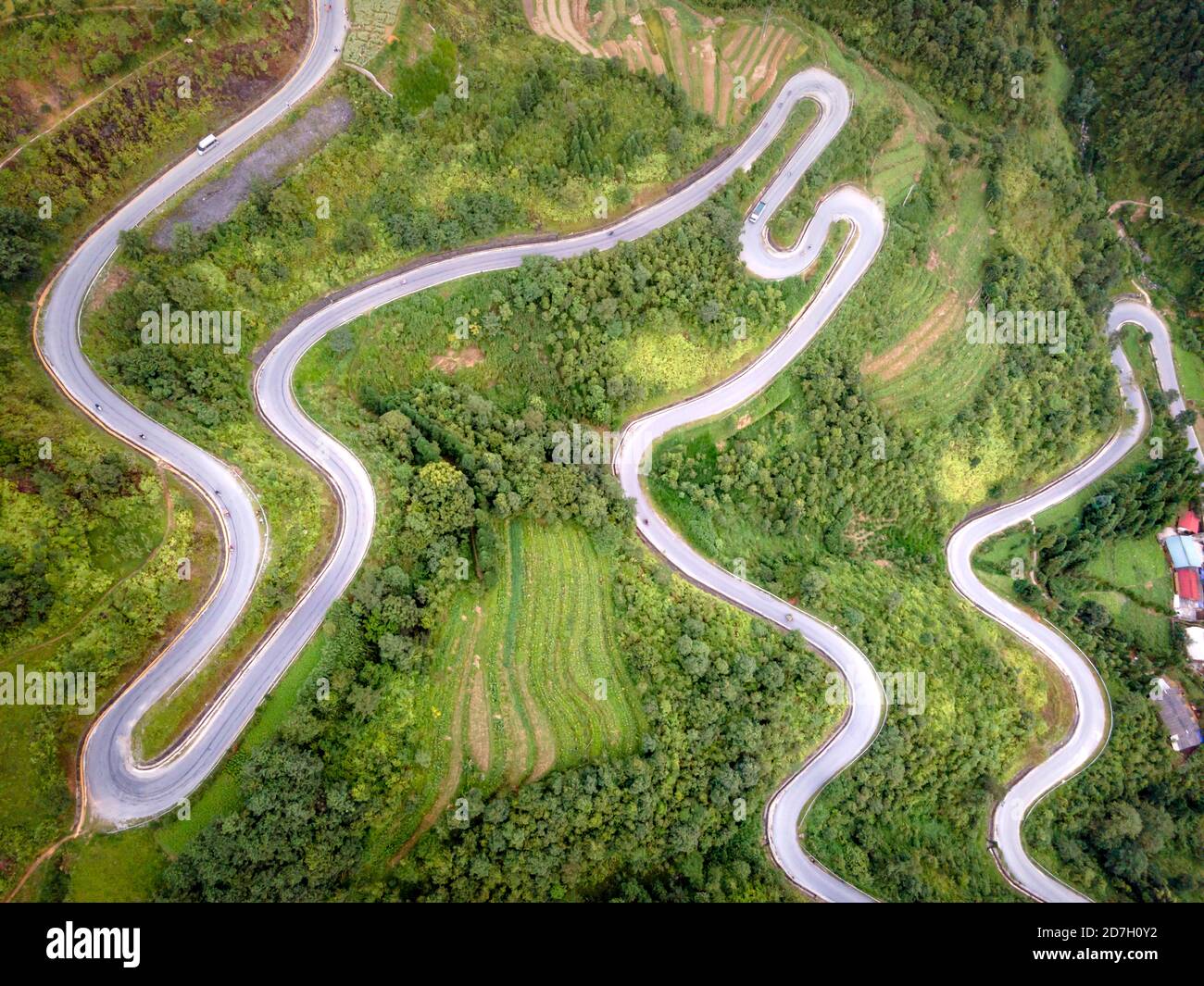 Route avec beaucoup de virages Banque de photographies et d’images à ...