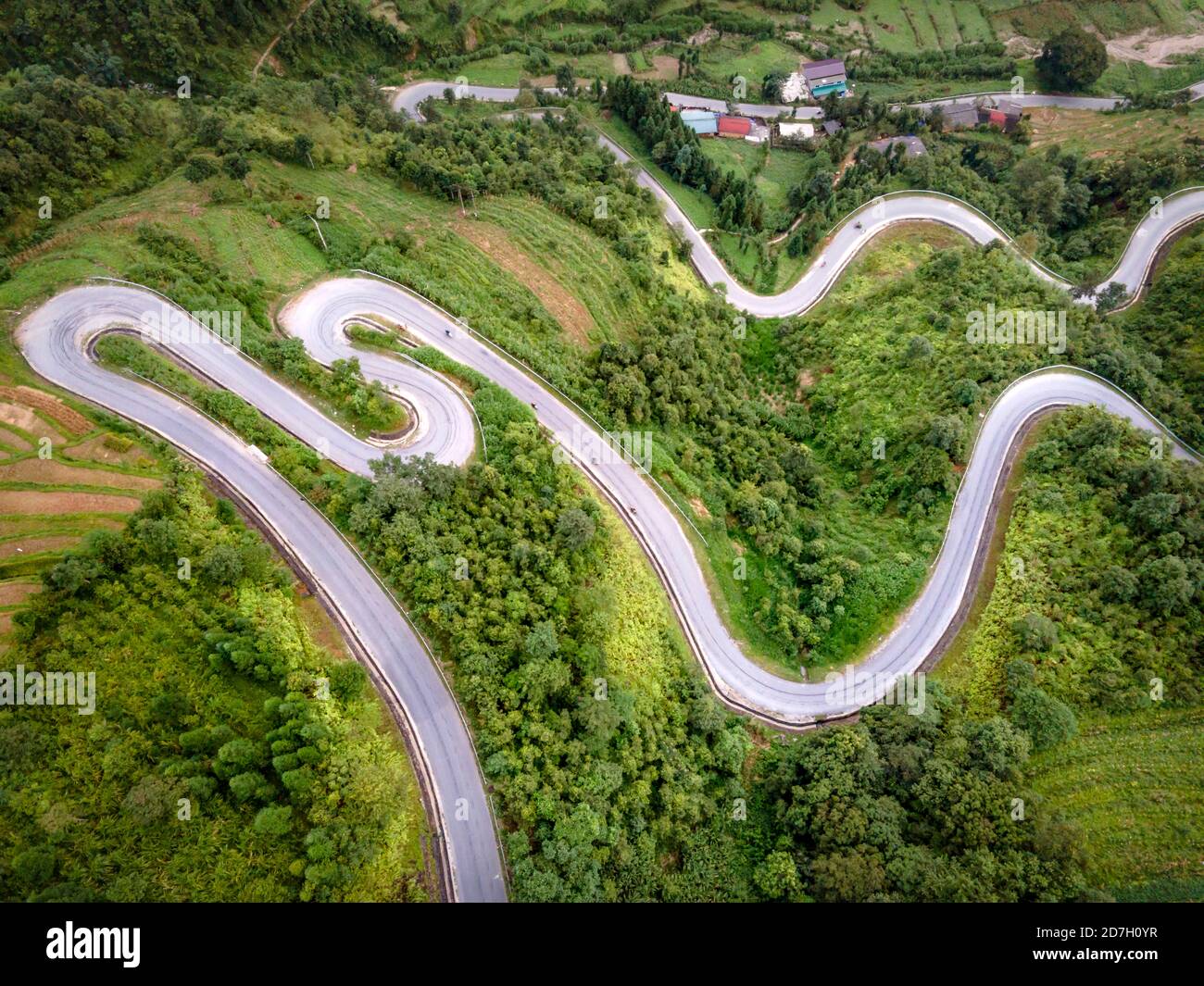 Route avec beaucoup de virages Banque de photographies et d’images à ...