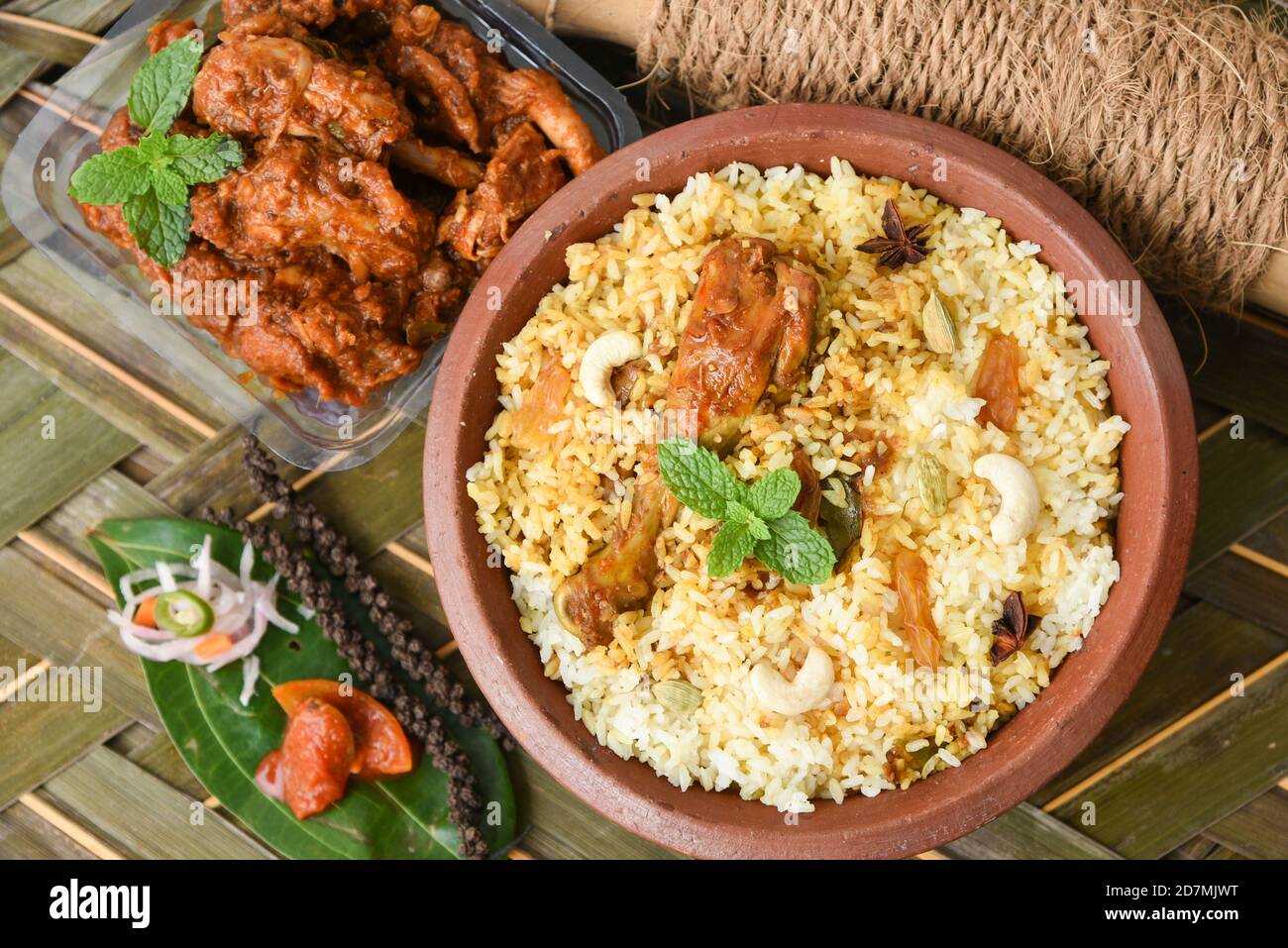 Poulet biryani biriyani avec riz basmati. Riz indien . poisson biryani ...