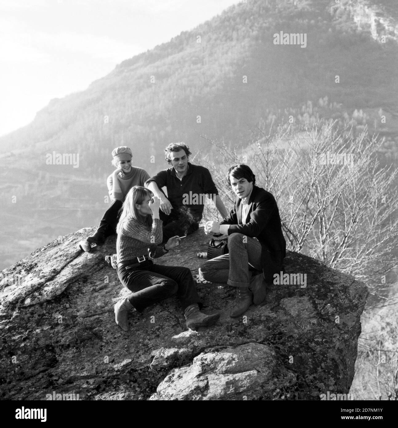 Les acteurs (de gauche à droite) Carla Gravina, Dominique Boschero ...