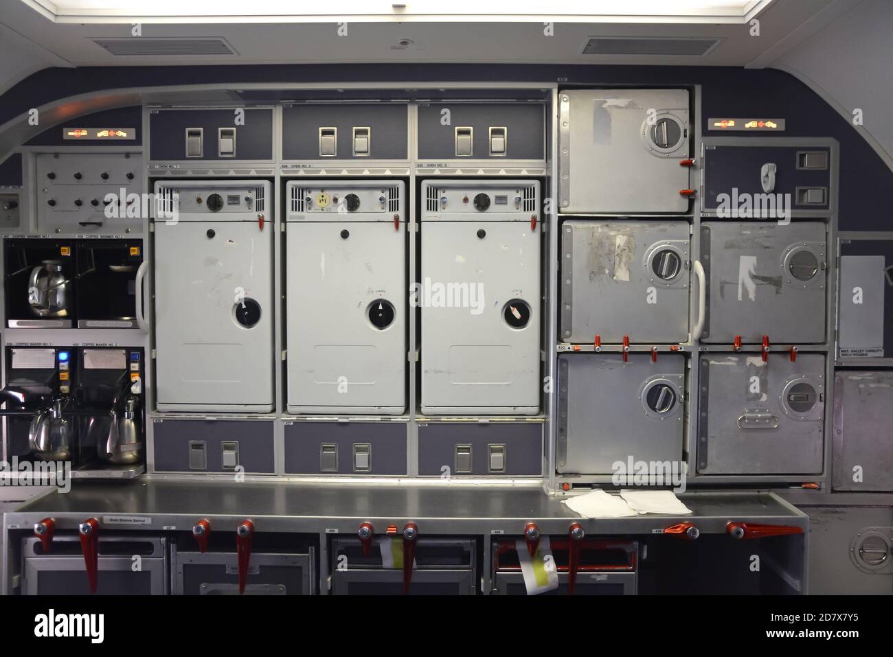 Aircraft galley Banque de photographies et d’images à haute résolution ...