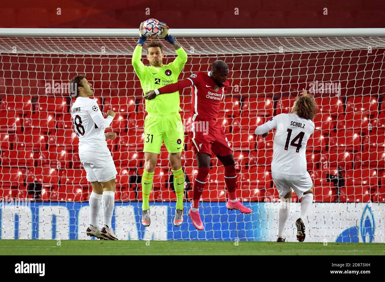 Gardien de but du fc midtjylland mikkel andersen Banque de ...