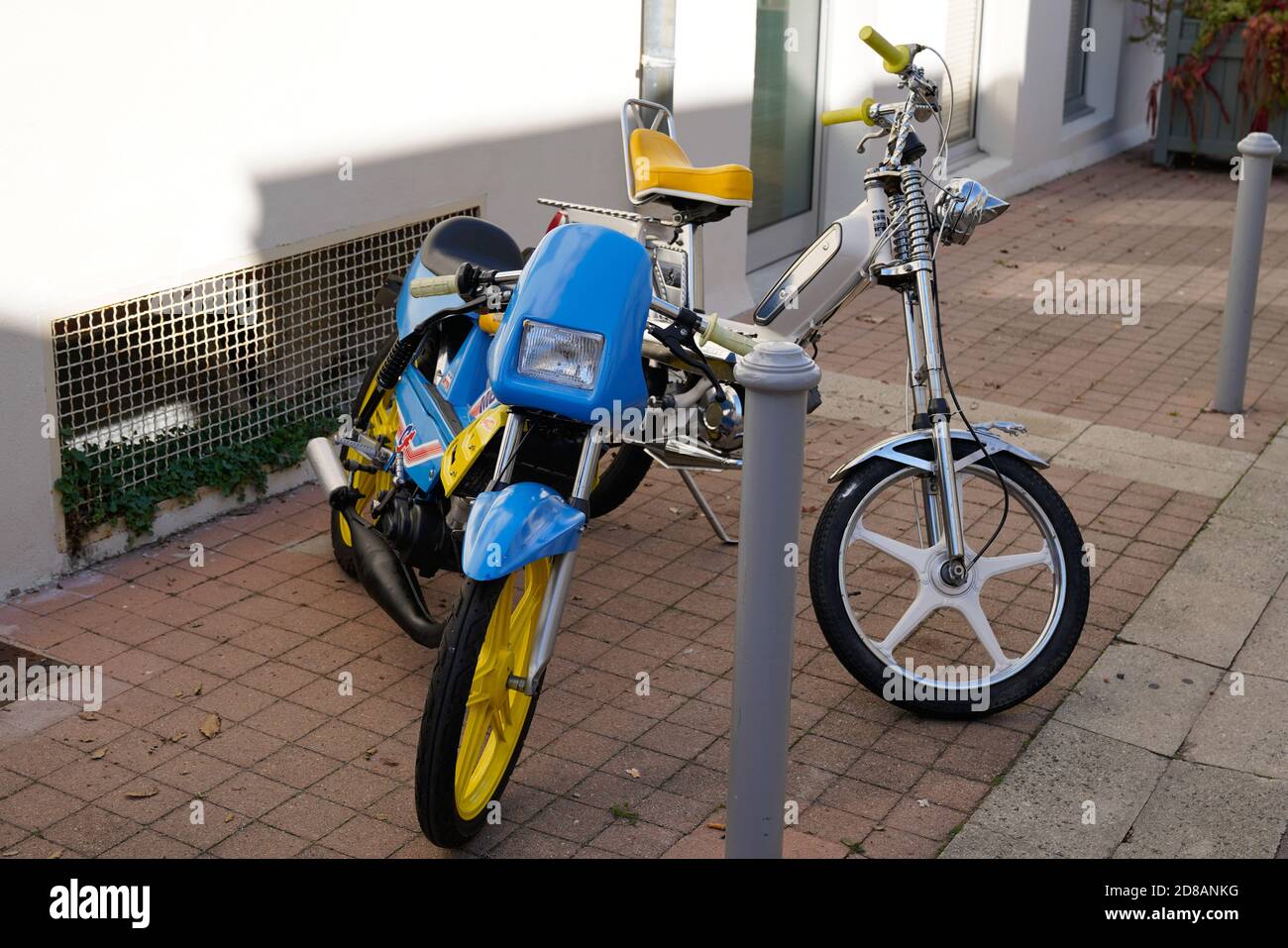 Bordeaux , Aquitaine / France - 10 20 2020 : peugeot 103 sp chooper et ...