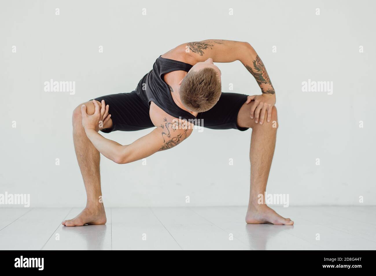 Jambe tordue Banque de photographies et d’images à haute résolution - Alamy