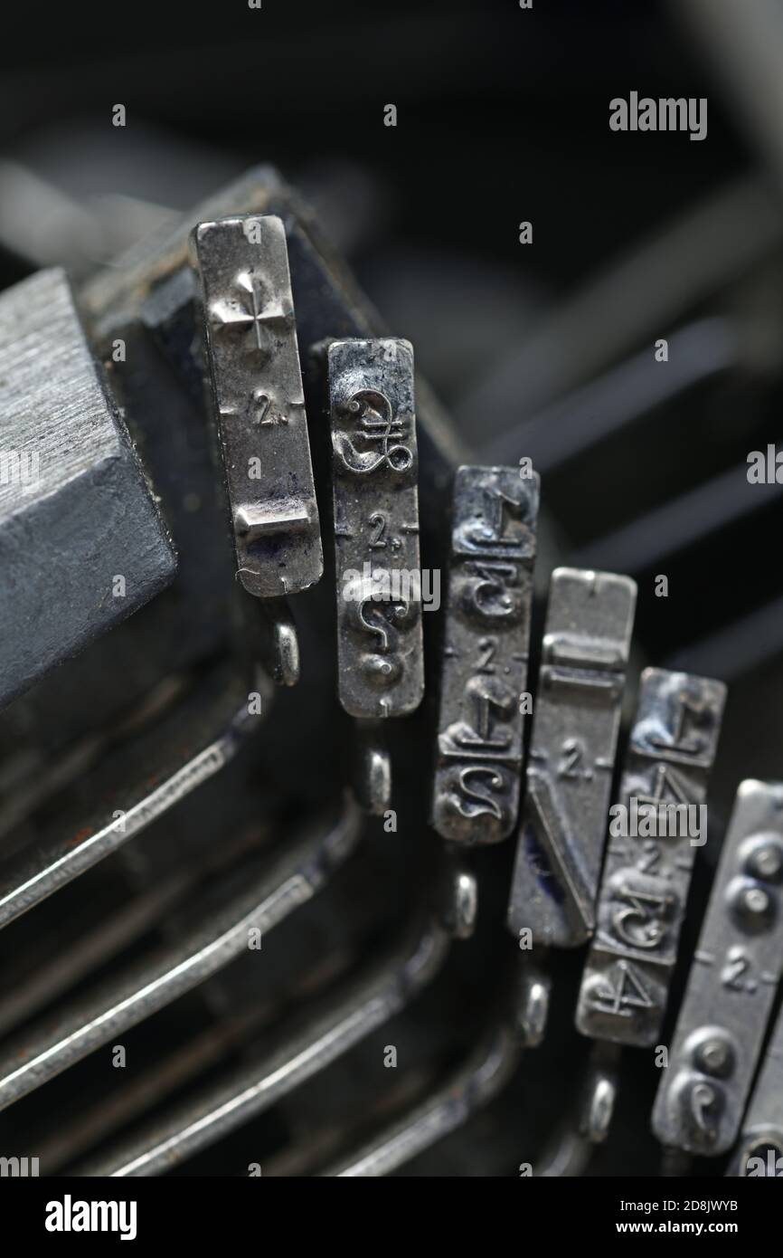 détails des marteaux pour machines à écrire montrant les symboles d'une ...