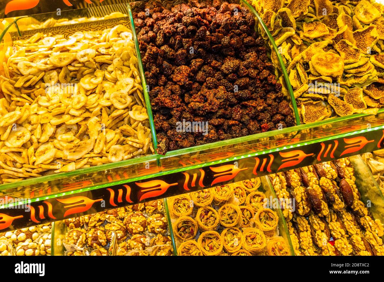 Plateaux de fruits secs et de bonbons sur le marché, Istanbul, Turquie ...